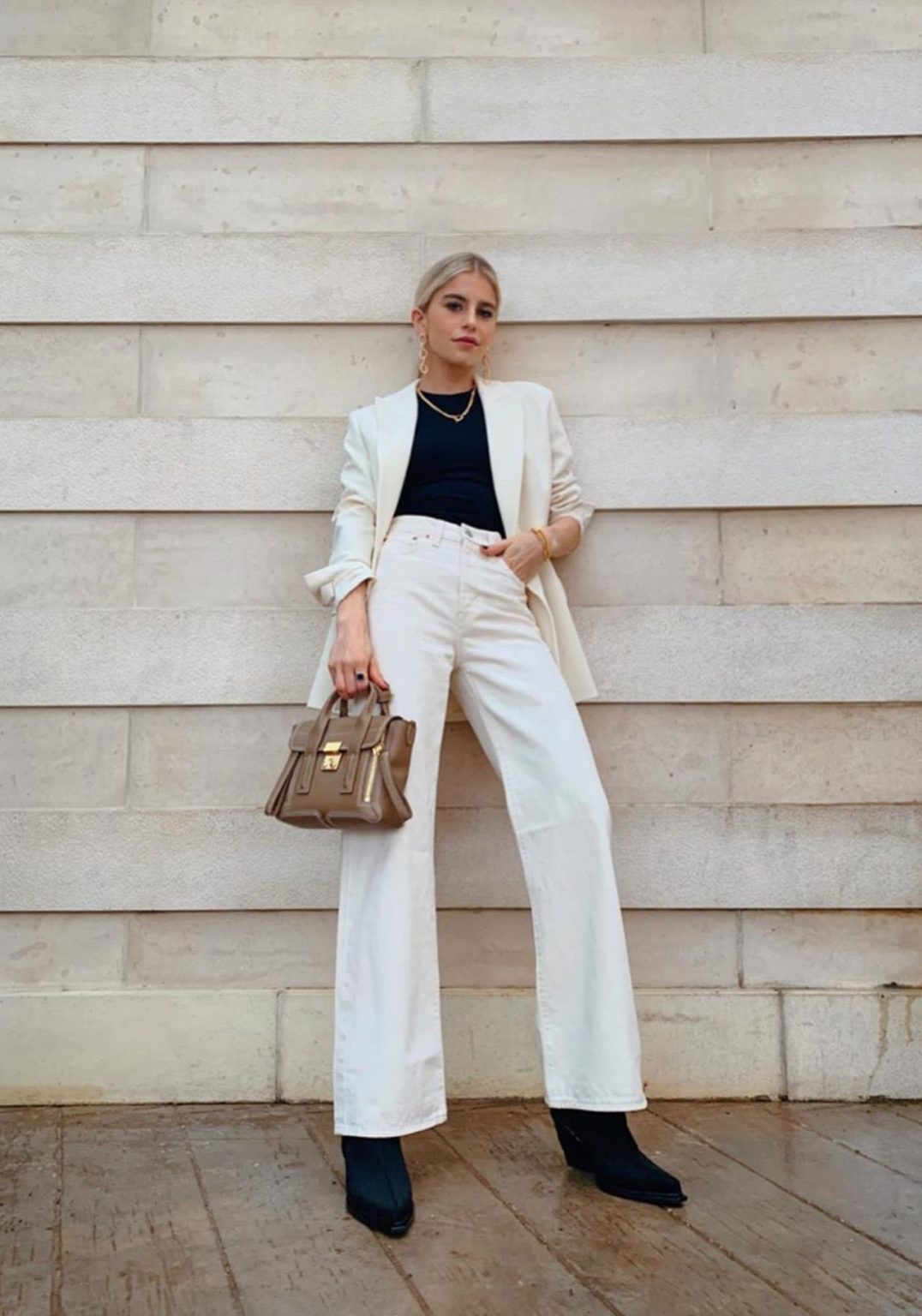 20 Idées de Looks Epurés A Faire Avec Des Vêtements Basiques