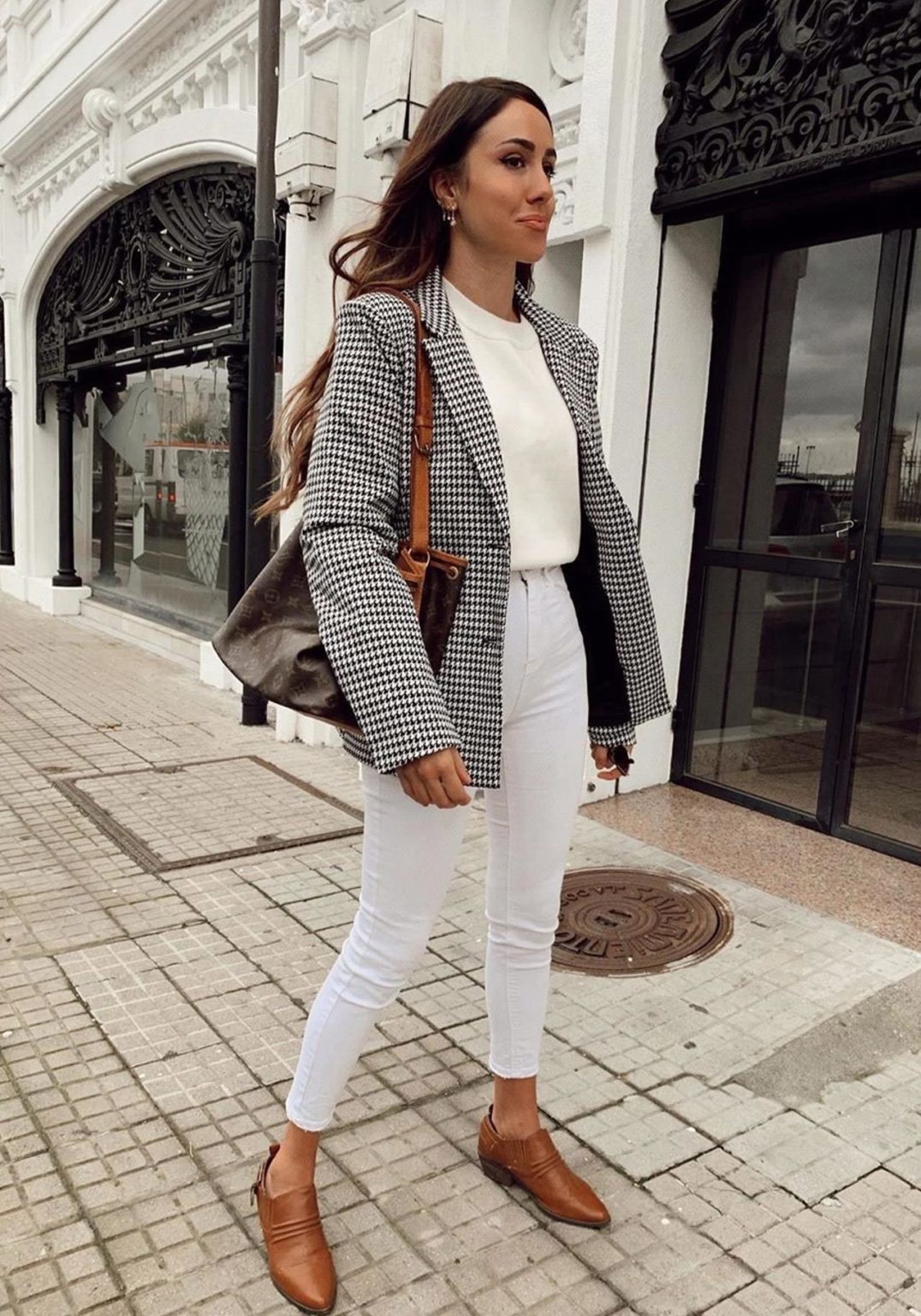 20 Idées de Looks Epurés A Faire Avec Des Vêtements Basiques