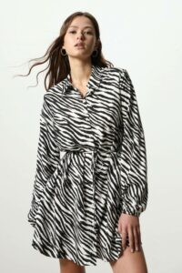 15 Robes Amples Parfaites Avec Des Sandales et Des Baskets en Eté