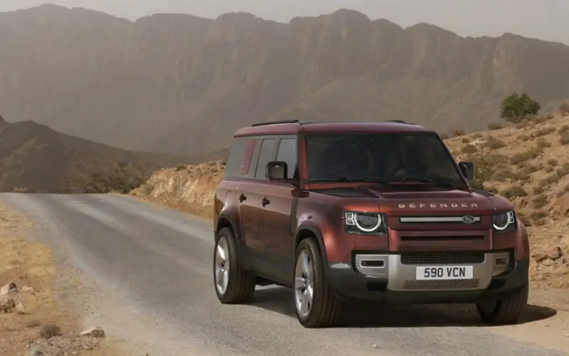 Land Rover Defender Innove En Proposant Une Version 8 Places
