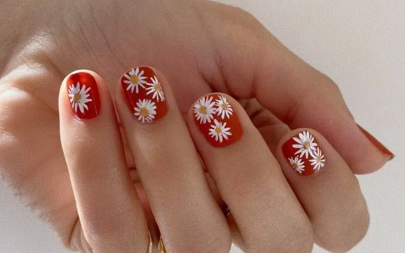 15 Idées de Manucures Rouges Elégantes Pour Ongles Courts Pour 2023