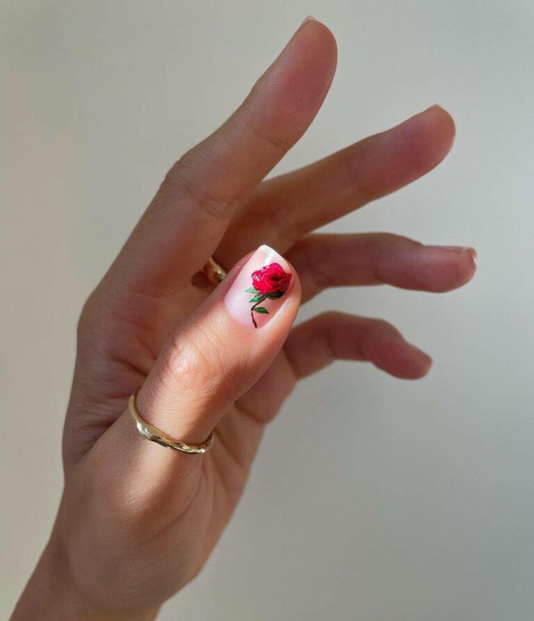 15 Idées de Manucures Rouges Elégantes Pour Ongles Courts Pour 2023