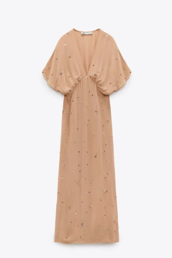 10 Robes Amples Zara Pour Cet Fin D'Eté Et Le Début de L'Automne 2023