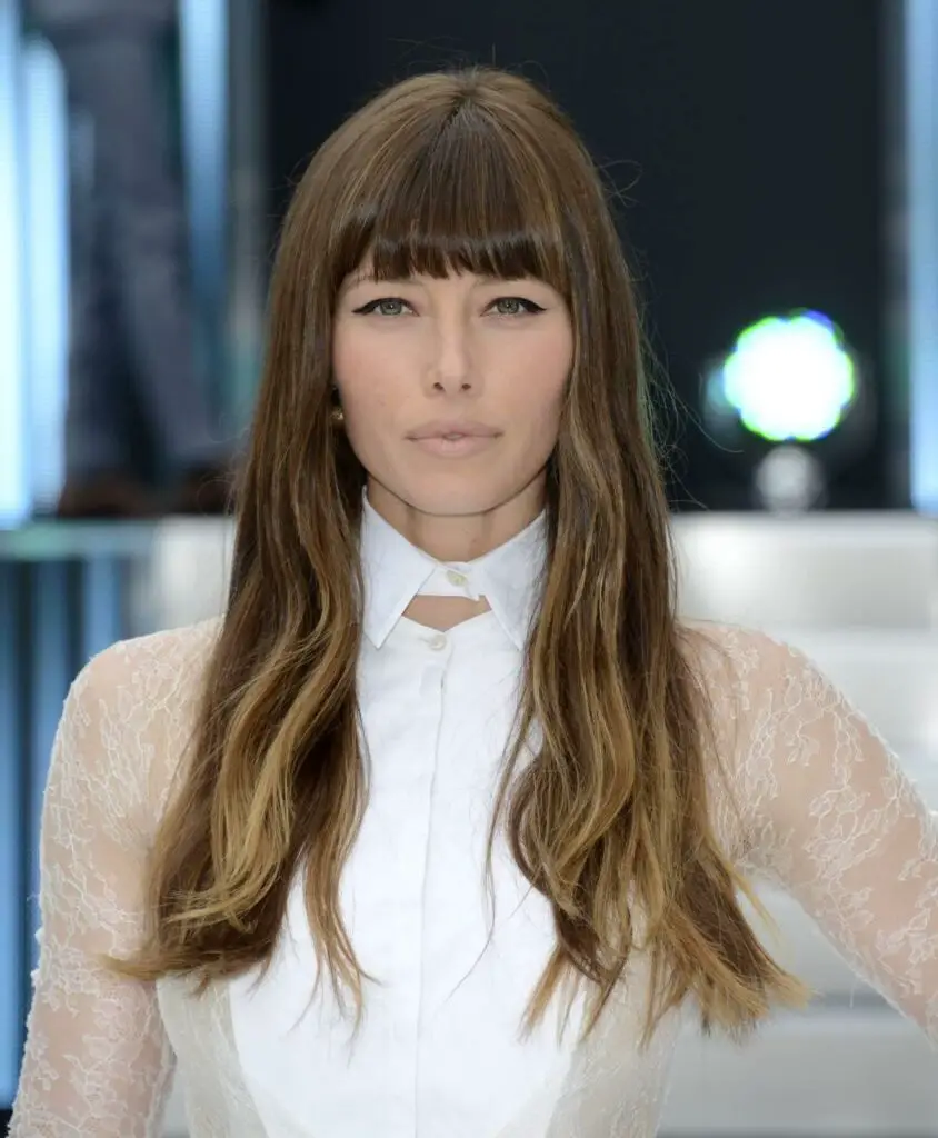 15 Belles Coupes de Cheveux Longues Avec Frange