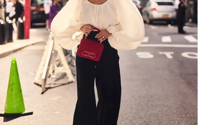 10 Looks Stylés et Cool Pour Porter Un Pantalon Noir Au Printemps